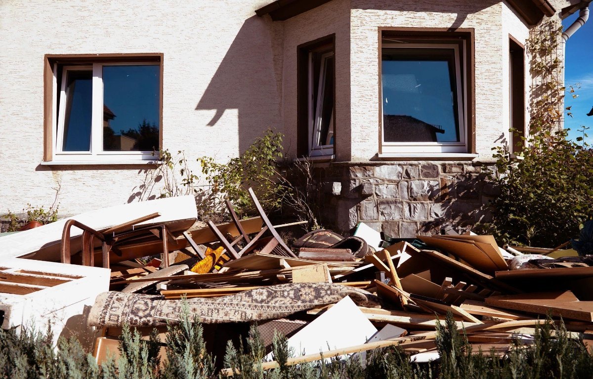 Window & Siding Removal Dumpster Services in Palm Beach, FL